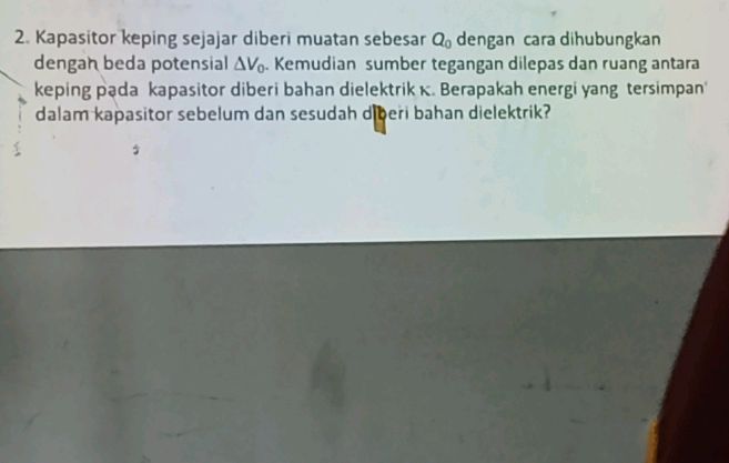 2. Kapasitor keping sejajar diberi muatan | StudyX