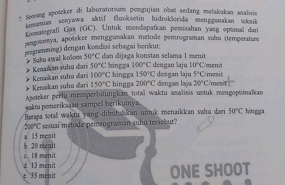 Seorang apoteker di laboratorium pengujian | StudyX