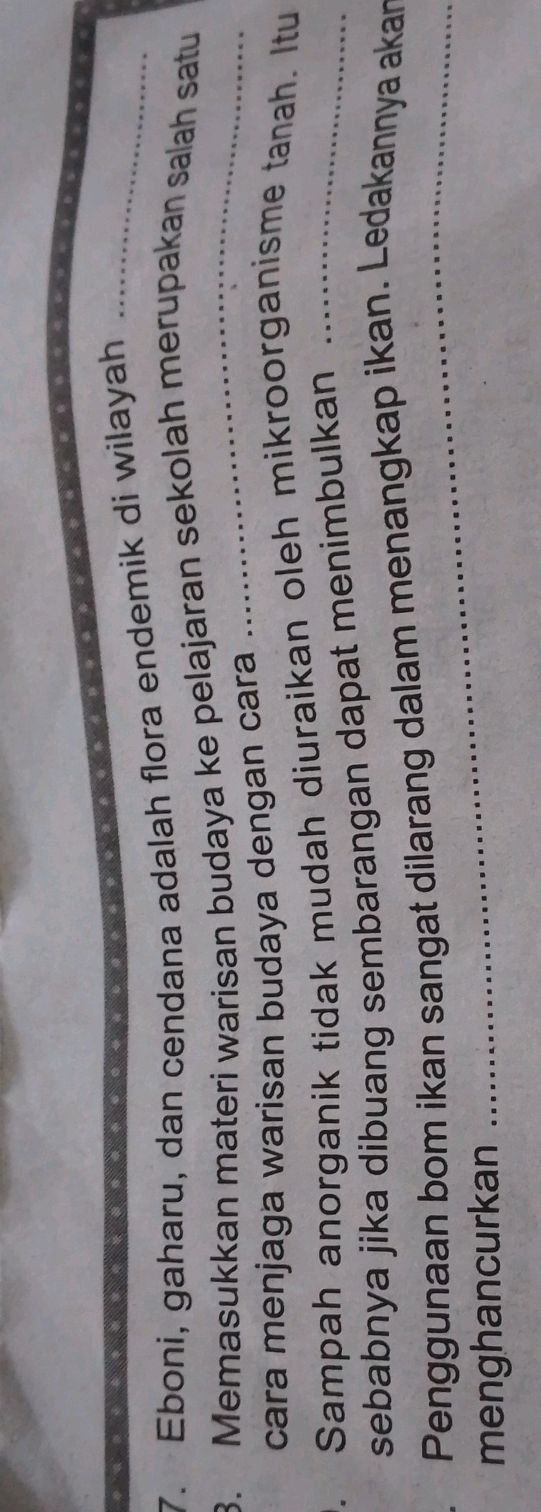 Eboni, gaharu, dan cendana adalah flora