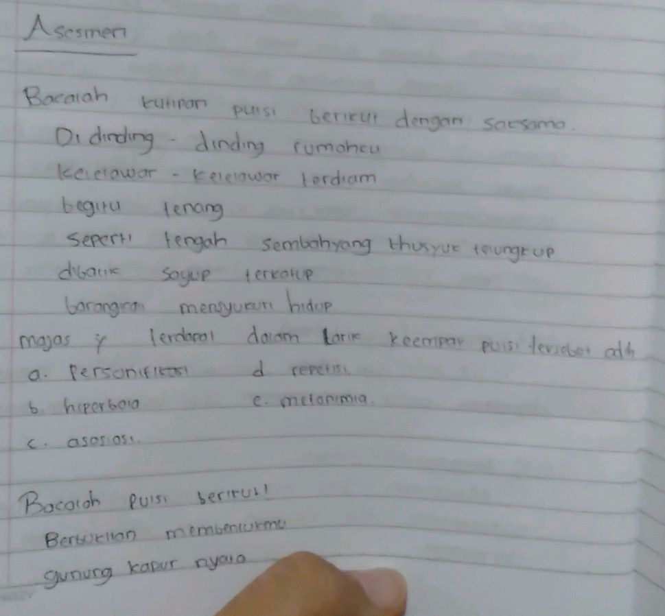 Bacalah kutipan puisi berikut dengan | StudyX