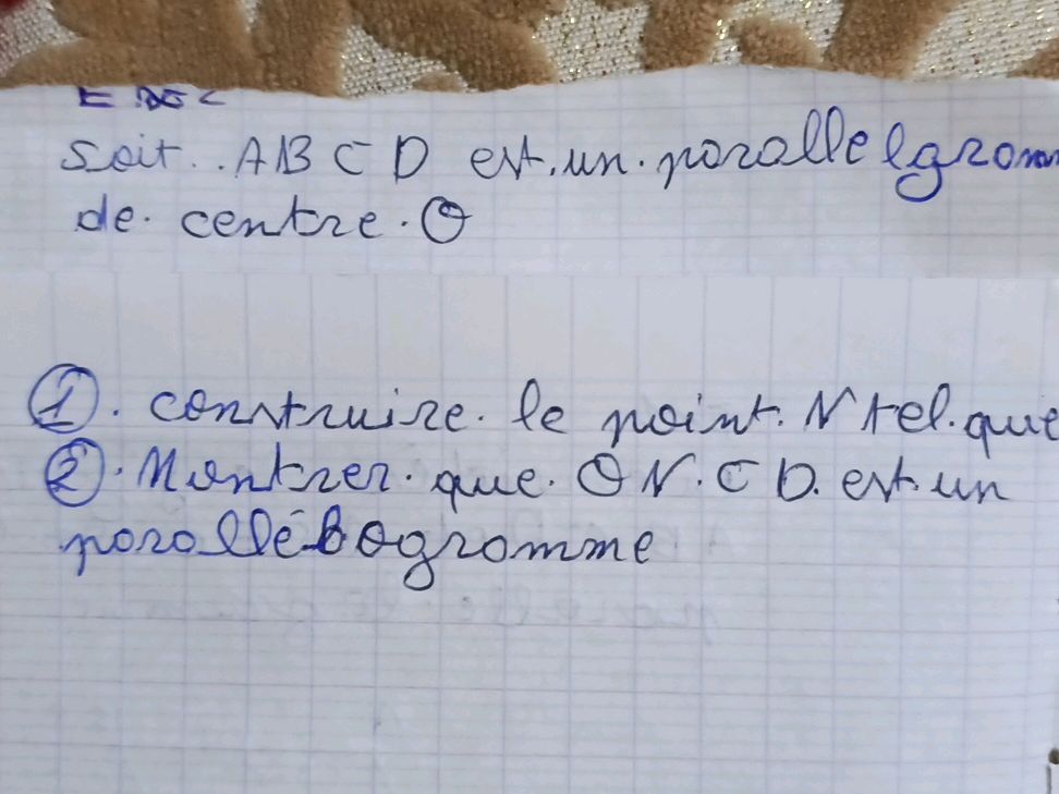 Soit ABCD est un parallelogramme de centre | StudyX