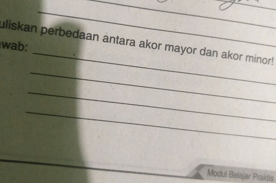 Tuliskan perbedaan antara akor mayor dan | StudyX