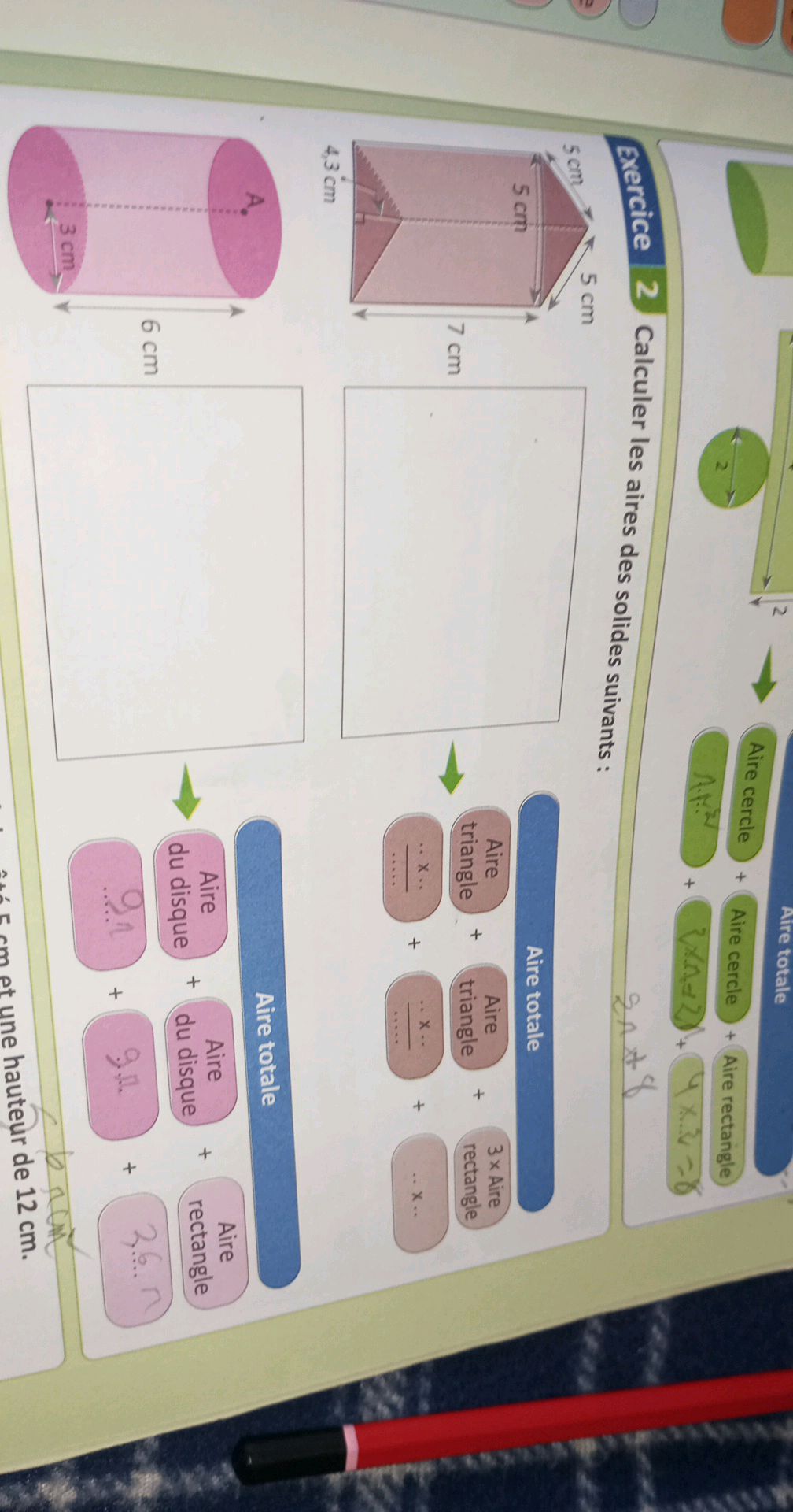 Exercice 2 Calculer les aires des solides | StudyX
