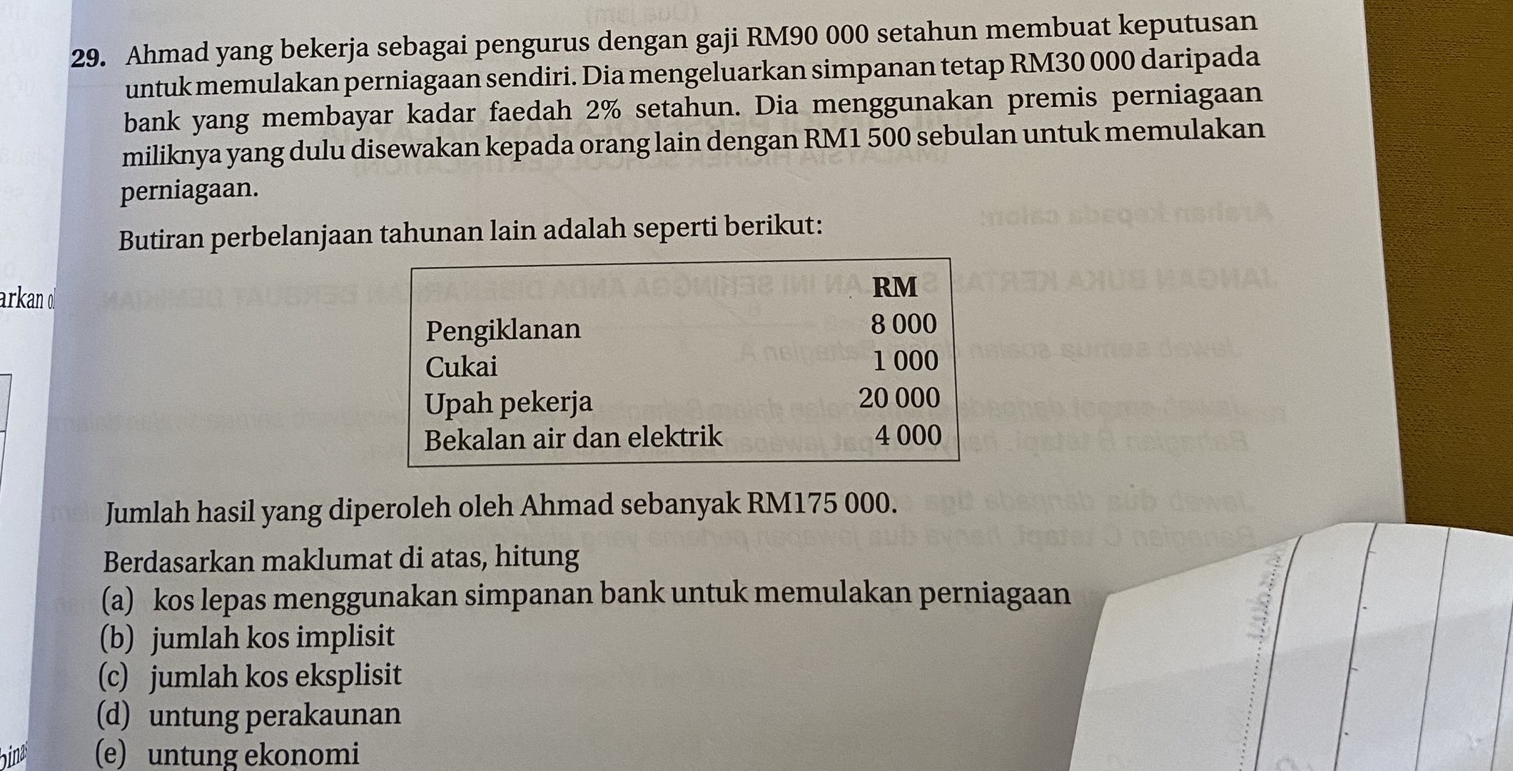 29 Ahmad yang bekerja sebagai pengurus dengan gaji RM90 000 setahun ...