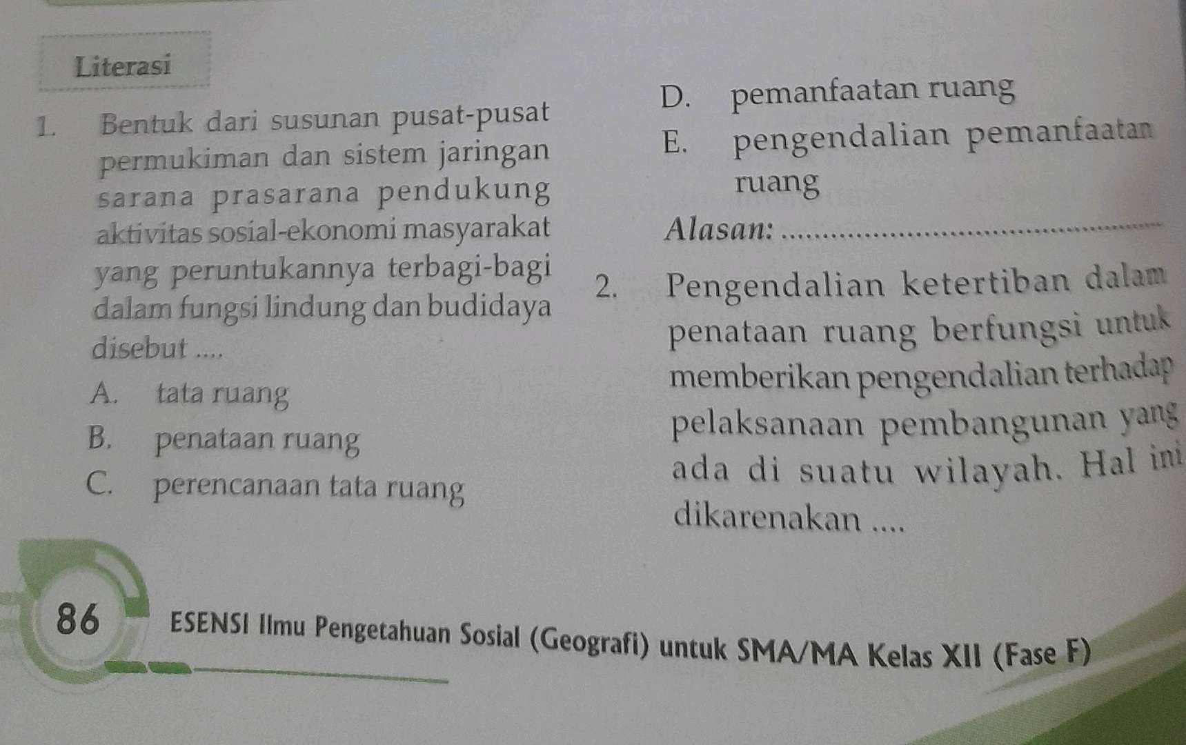Literasi 1 Bentuk dari susunan pusat-pusat D | StudyX